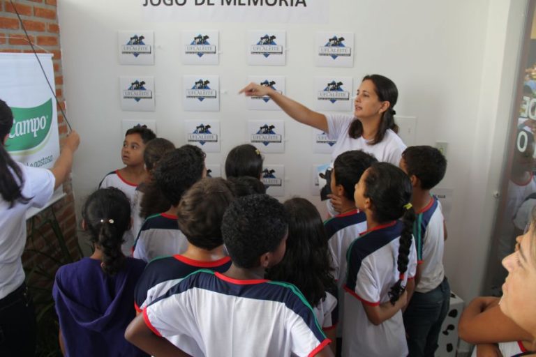UFLA abordou a produção de leite e derivados no Espaço Tecnológico ...